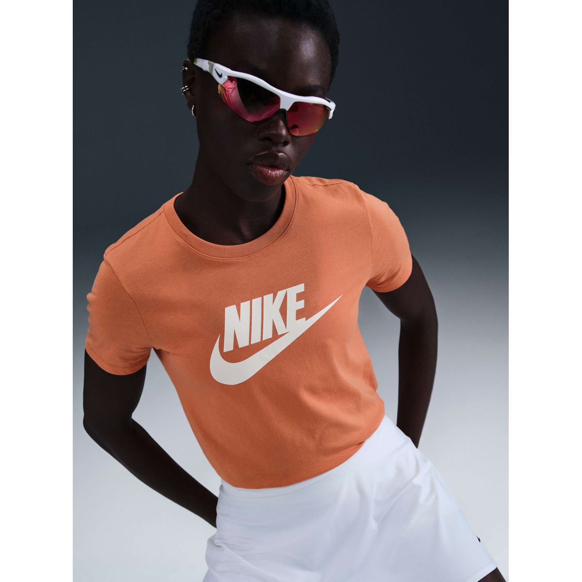 Camiseta Nike Sportswear Essentials Logo Naranja Para Mujer - DX7906 ...