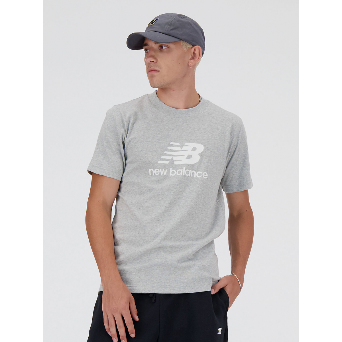 T-shirt New Balance Sport Essentials Logo Cinzenta - MT41502-AG - BZR ...