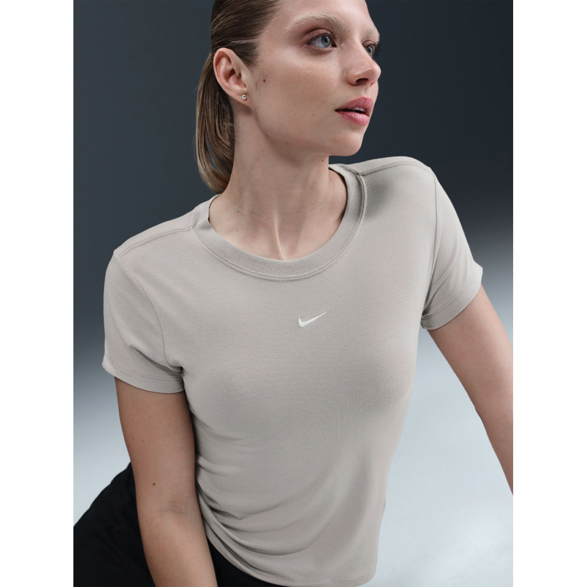 Camiseta Nike Sportswear Chill Knit Gris Para Mujer - FV5508-009 - BZR ...