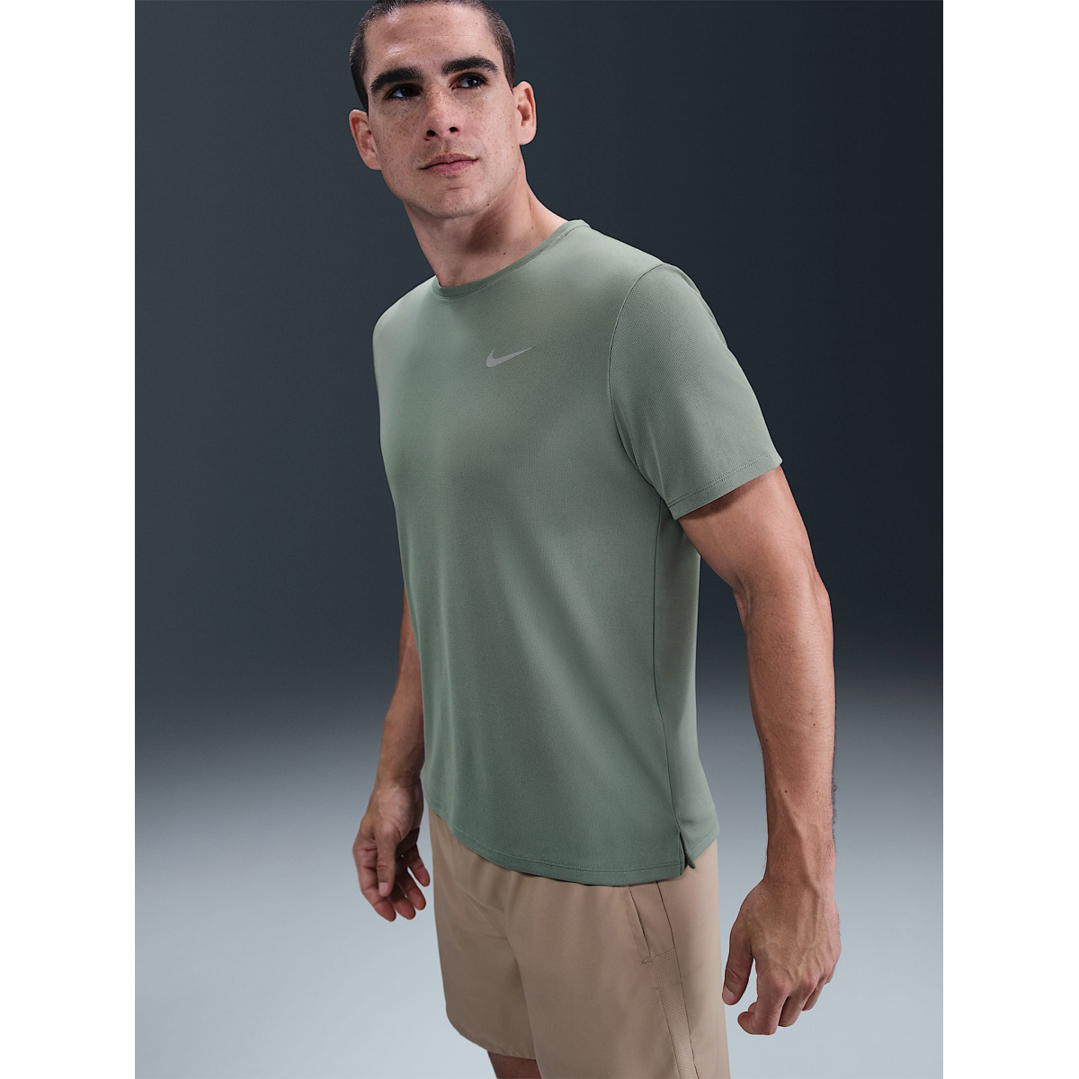 T-shirt de Running Nike Miler Dri-FIT UV Verde Para Homem - DV9315-364 ...