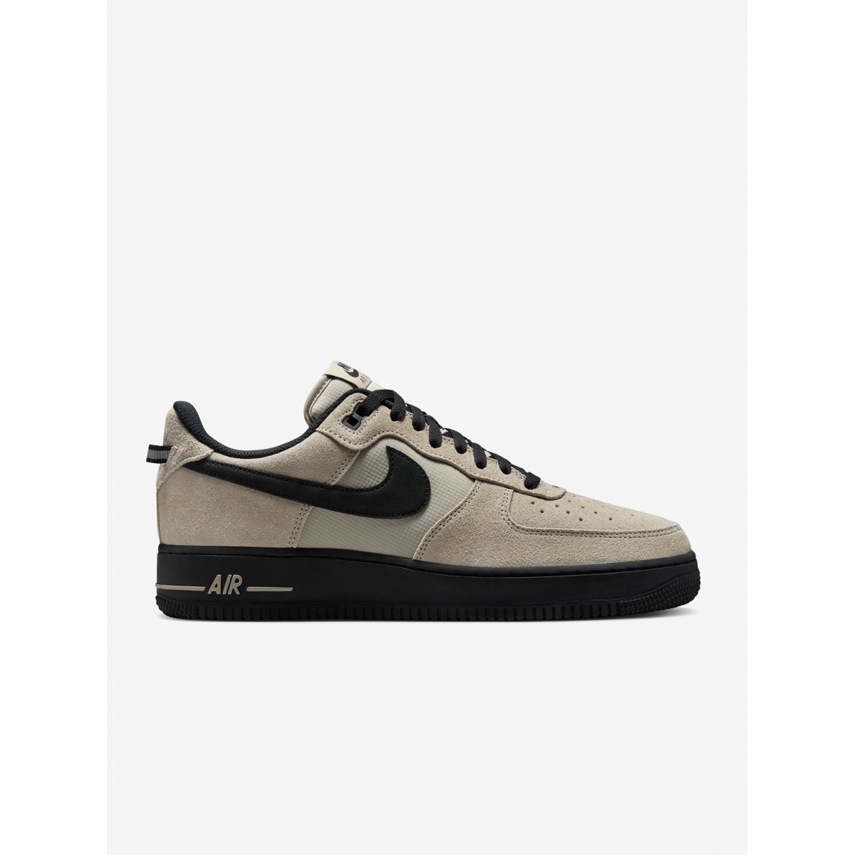 Sapatilhas Nike Air Force 1 07 LV8 Bege e Pretas Em Camurça e Tecido ...
