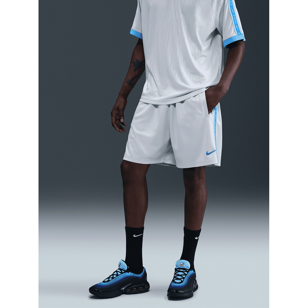 Calções Nike Sportswear Solo Swoosh Brancos e Azuis Para Homem - IH4306 ...